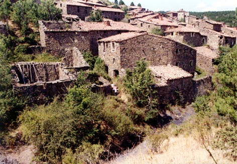 Fuentebella: another nice and abandoned village in the north of Spain
